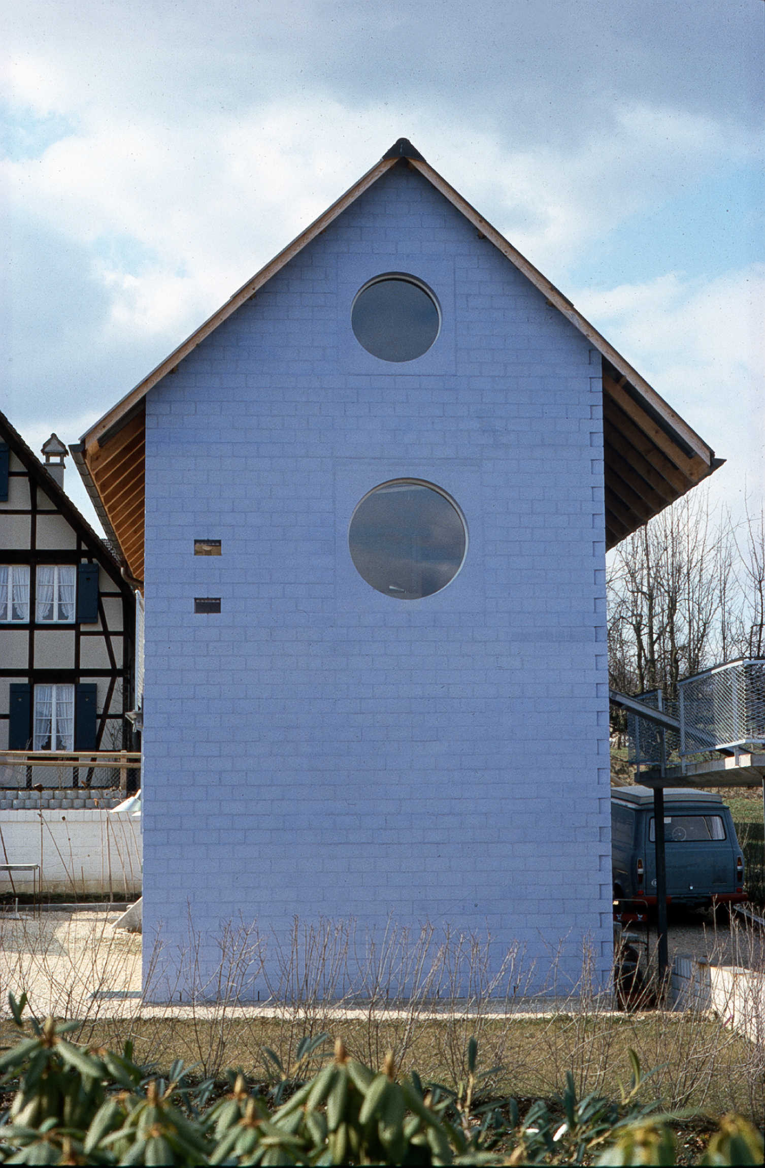 005 Blue House – Herzog & de Meuron